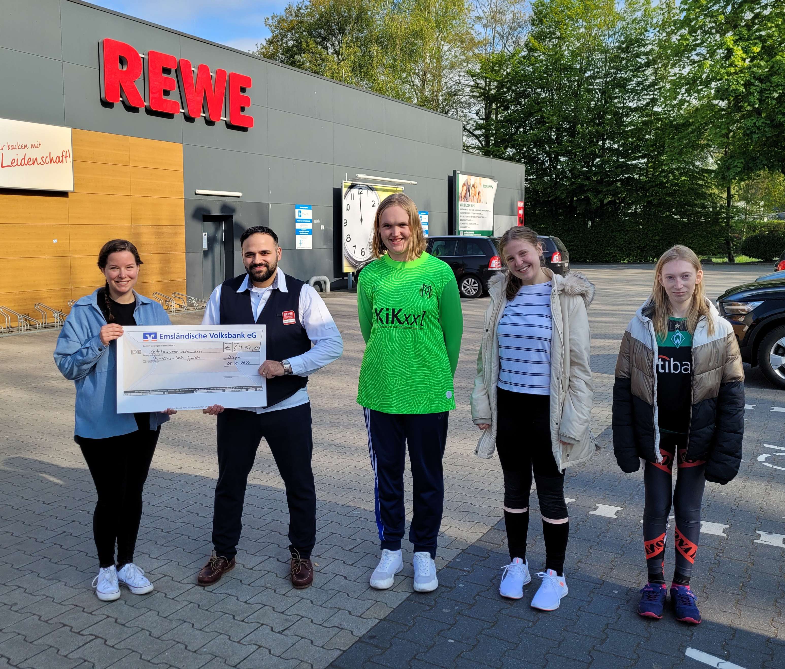 Vitus - Leergutspenden für den guten Zweck – Kunden des REWE Marktes ...